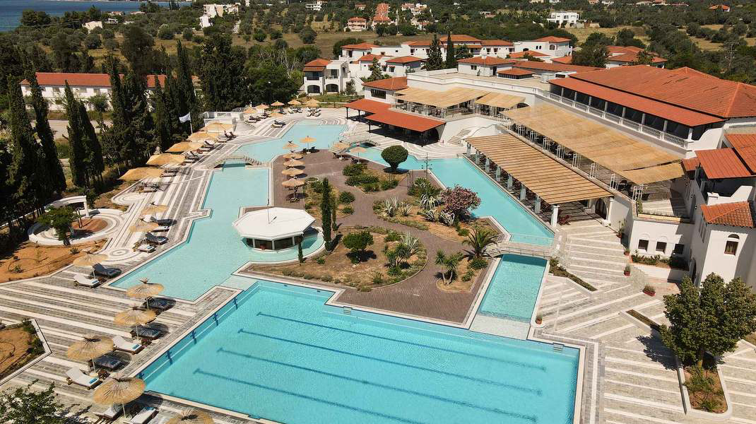 ΚΑΤΑΓΓΕΛΙΑ: Σε ξενοδοχείο της Εύβοιας οι εργαζόμενοι παριστάνουν τους ...