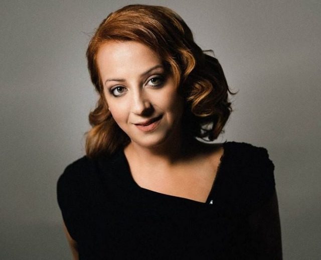 ΛΥΔΙΑ ΣΕΡΒΟΥ: Μουσικοσυνθέτης με κλείδωσε στο σπίτι του και με ...