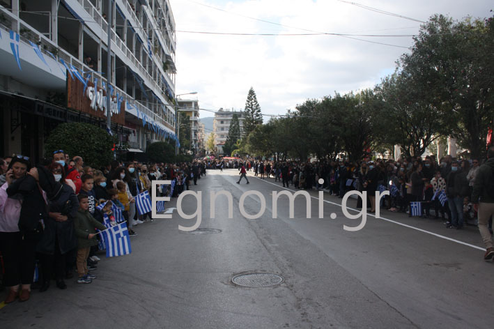 ΧΑΛΚΙΔΑ ΠΑΡΕΛΑΣΗ 28ης ΟΚΤΩΒΡΙΟΥ: Πλήθος κόσμου και ...γρήγορες ...