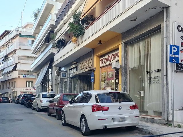 ΧΑΛΚΙΔΑ- ΚΑΤΑΓΓΕΛΙΑ: Τρεις μέρες παράνομα παρκαρισμένο σε θέση ΑμεΑ το ...