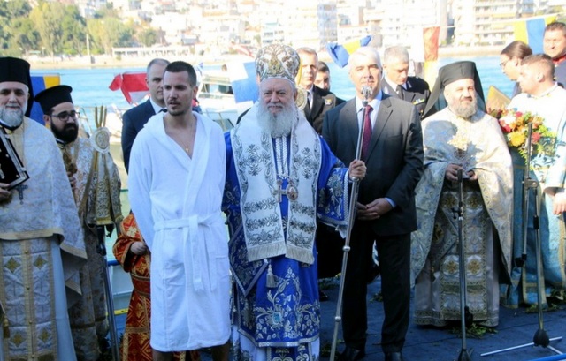 ΧΑΛΚΙΔΑ - ΘΕΟΦΑΝΕΙΑ: Ο 20χρονος Γιώργος Ζούνης έπιασε τον σταυρό ...